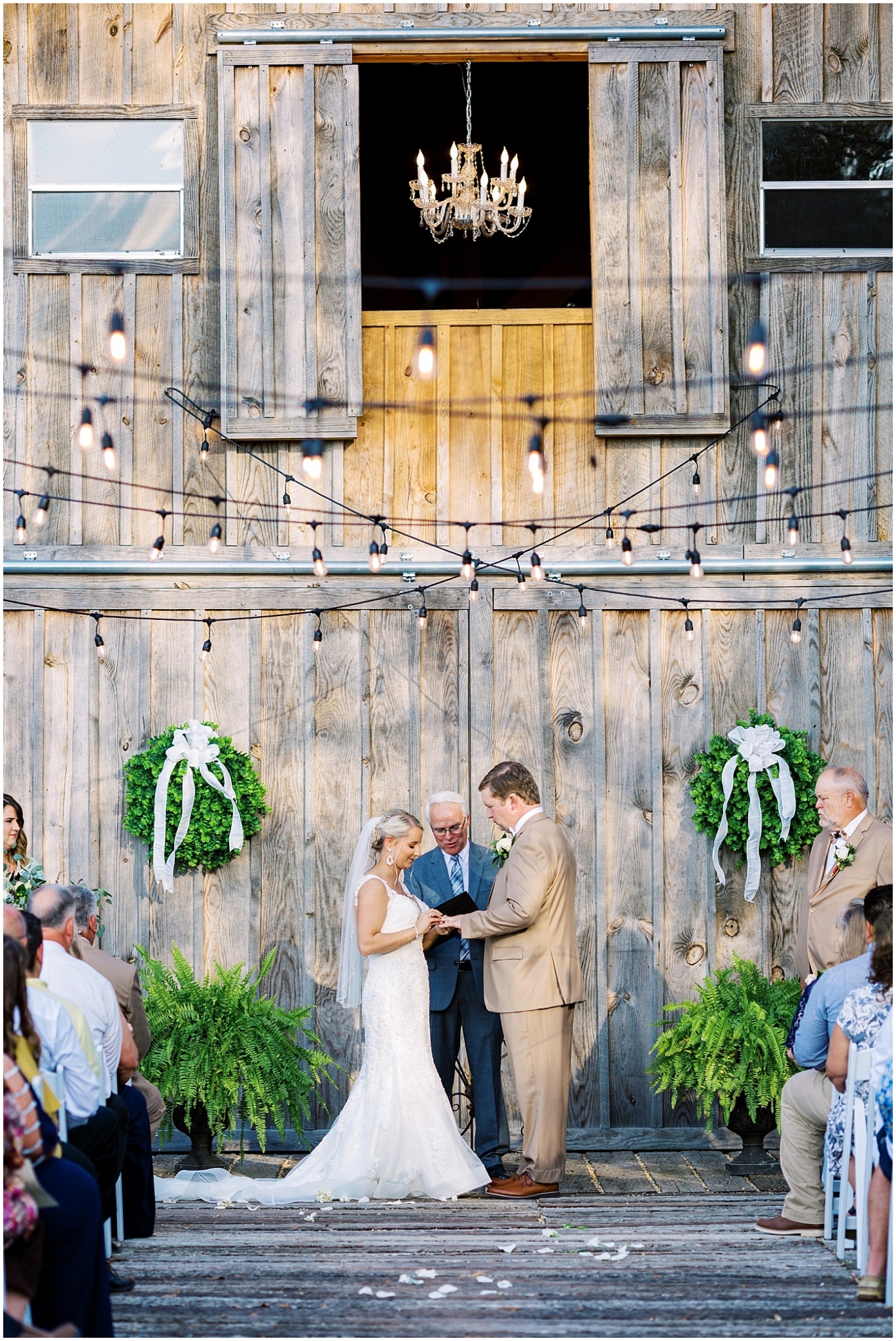 MADELYN + BRANDON || POWELL HOME AND BARN AT COMEBACK FARMS WEDDING ...