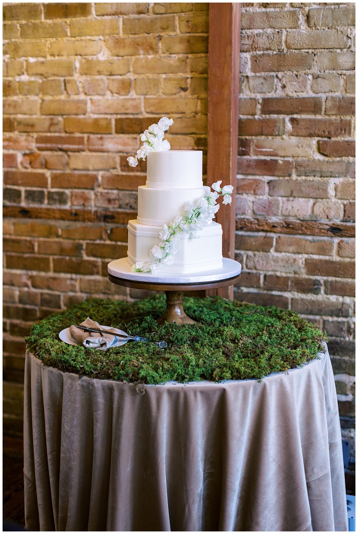 Moss Green Wedding at Bakery 105 in Wilmington, NC – Dillon & Kyle | Megan Morales Photography